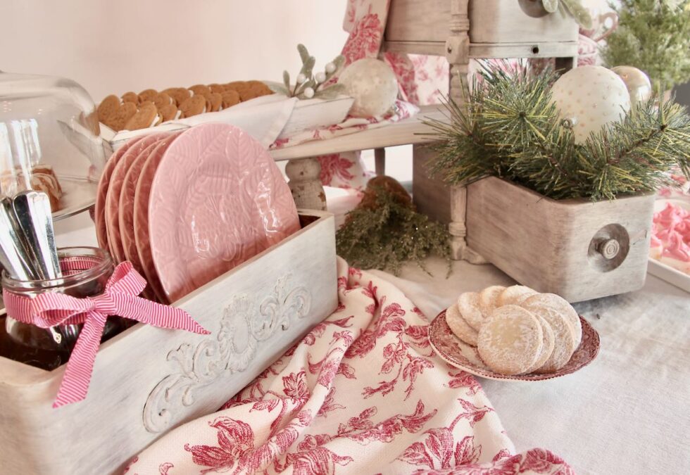 How to Create the Perfect Display for Your Christmas Cookie Party ...