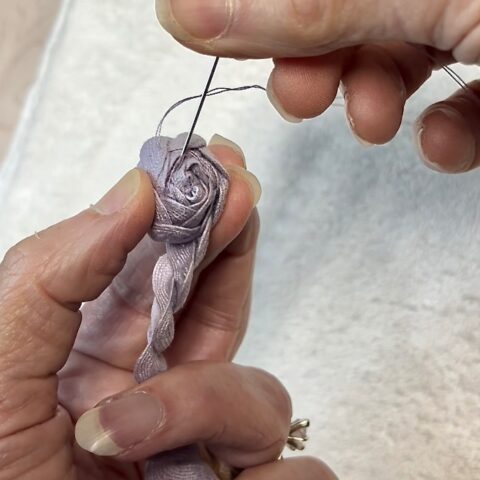 Easy to Make Ric Rac Flowers For Fun Retro Whimsy - South House Designs