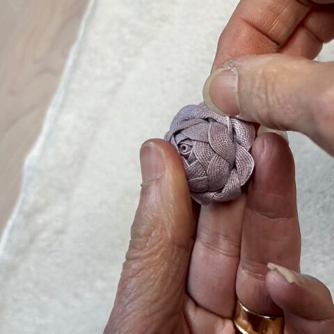 Easy to Make Ric Rac Flowers For Fun Retro Whimsy - South House Designs