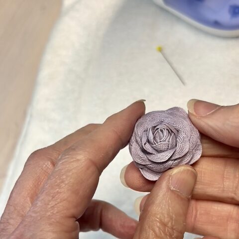 Easy to Make Ric Rac Flowers For Fun Retro Whimsy - South House Designs